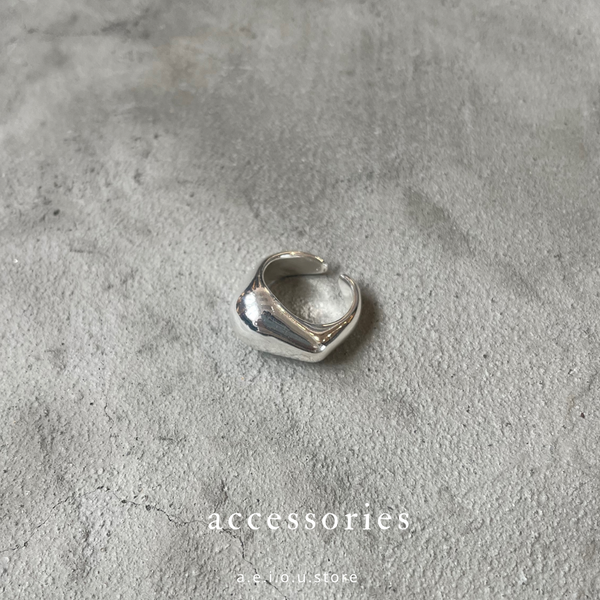 AC122- Fat Ring – a.e.i.o.u.store